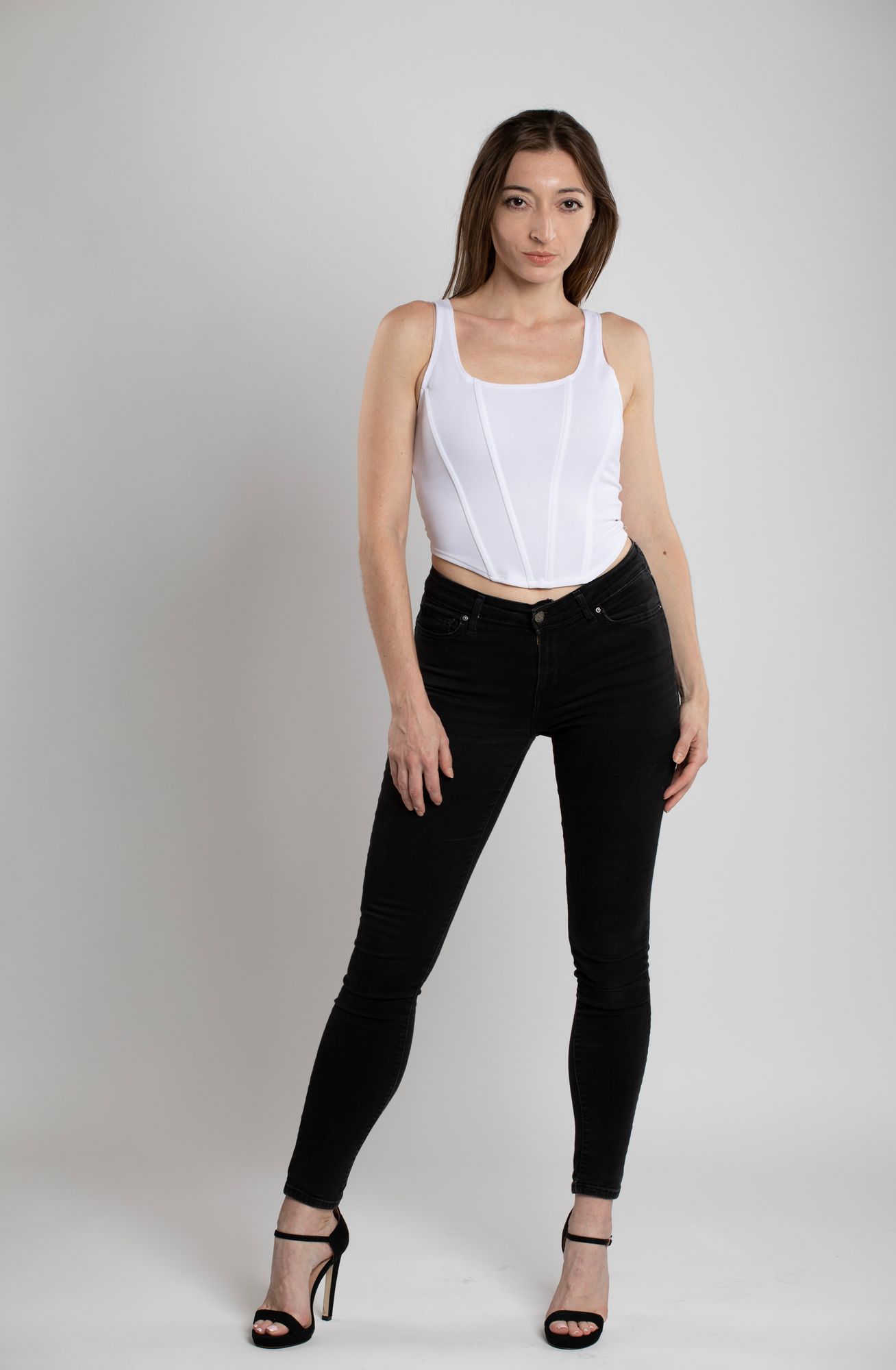 Best poses for your modeling portfolio: A brief guide (2025) | Modnet